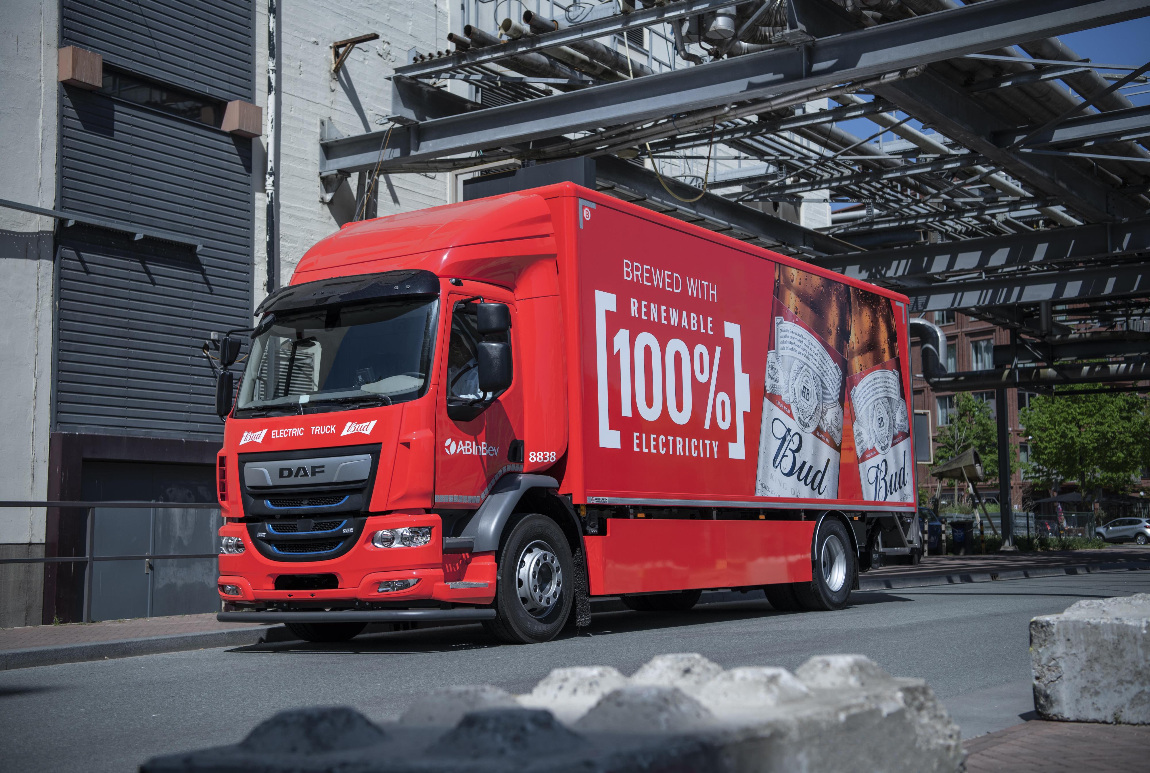 DAF comienza la entrega de los camiones LF Electric totalmente ...